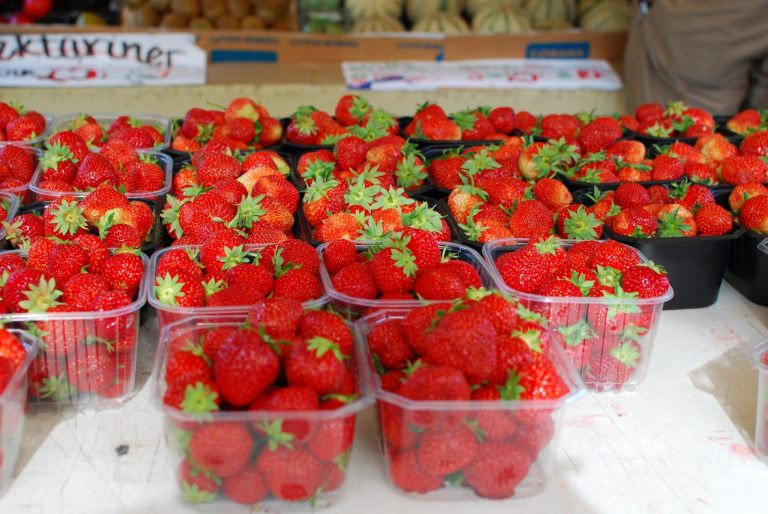 strawberry punnet images | Packaging and More